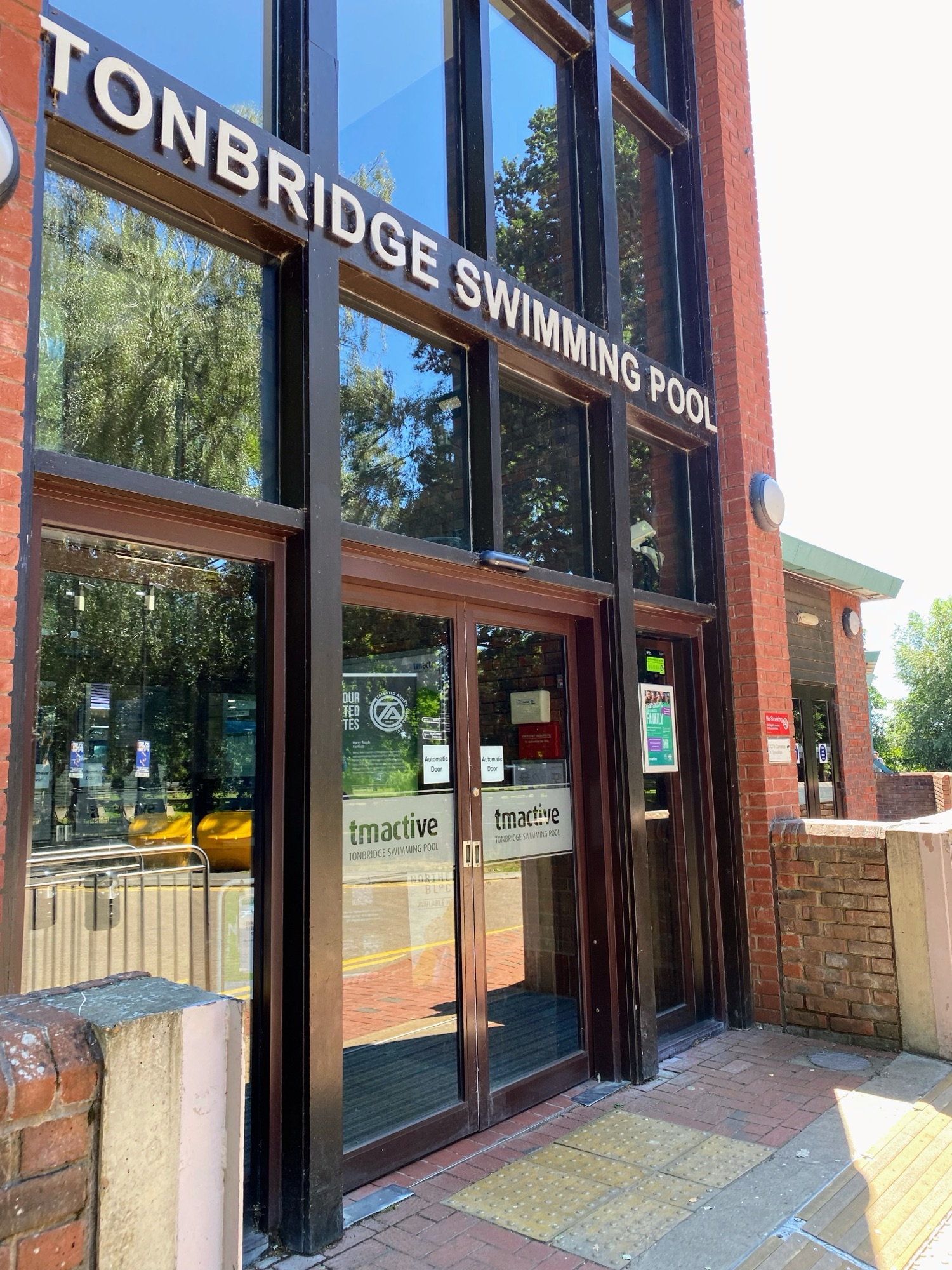 Discover Tonbridge Outdoor Pool: A Summer Swimming Experience